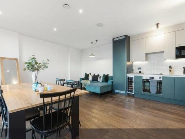 Room at Cambridge Heath Road, Greater London