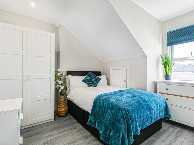 Room at Cambridge Road, Greater London