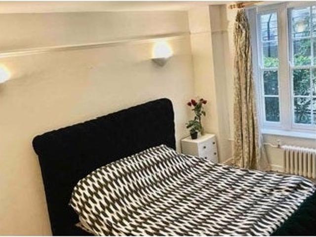 Room at Cambridge Street, City of Westminster