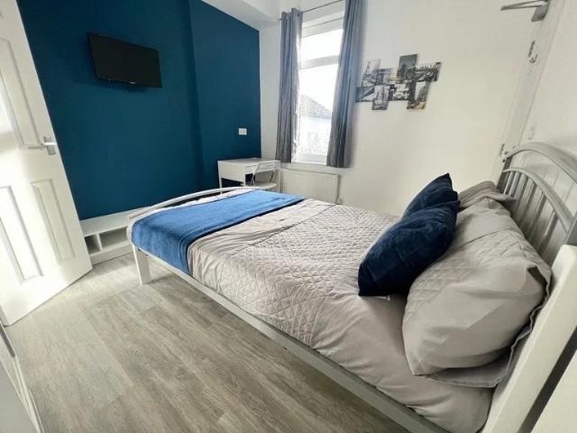 Room at Cambridge Street, Luton