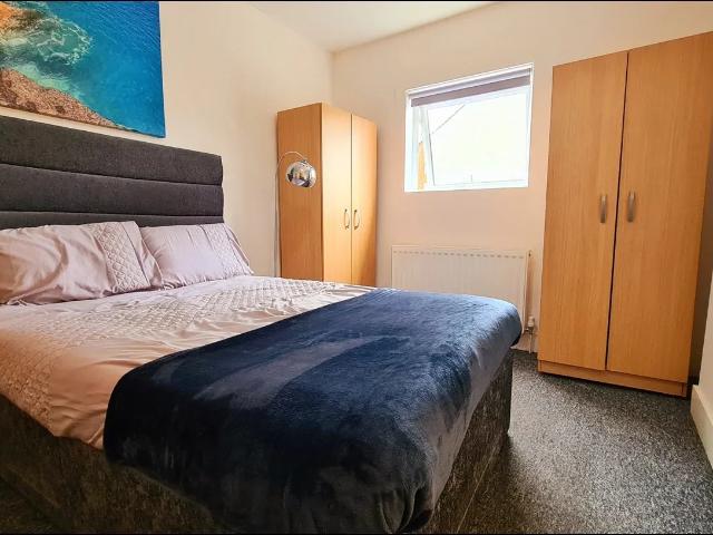 Room at Cambridge Street, Luton