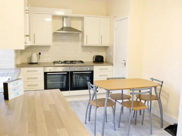 Room at Cambridge Street, Luton