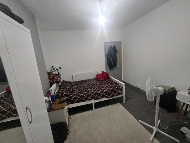 Room at Cambridge Street, Rugby