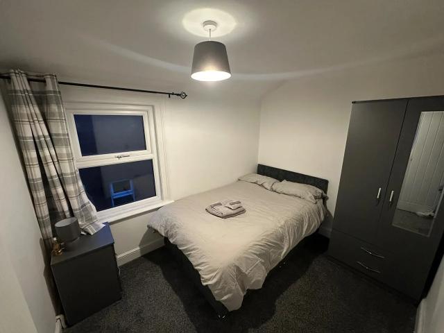 Room at Camden Road, Bridgwater