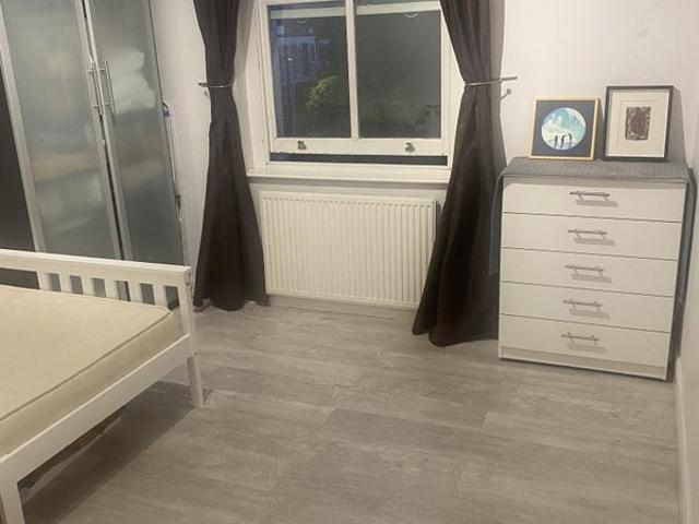 Room at Camden Road, Greater London