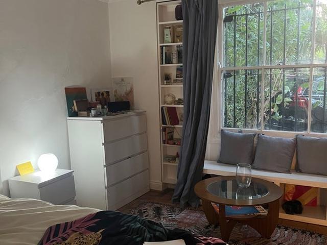 Room at Camden Road, Greater London