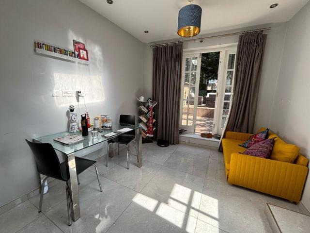 Room at Camden Road, Greater London