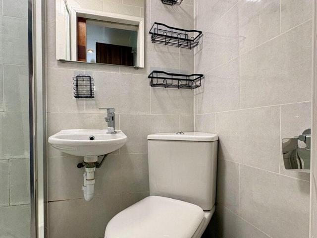 Room at Camden Road, Greater London