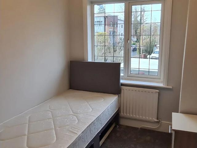 Room at Camden Road, Greater London