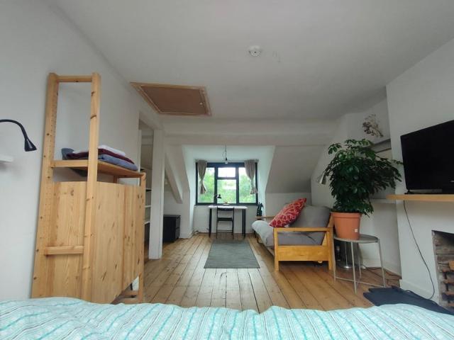 Room at Camden Road, Greater London