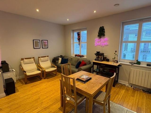 Room at Camden Road, Greater London