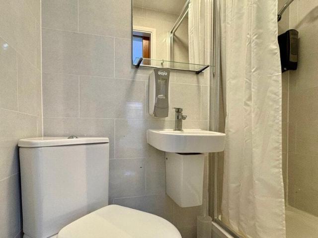 Room at Camden Road, Greater London