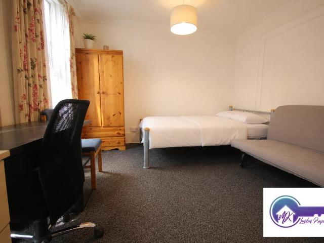 Room at Camden Road, Greater London