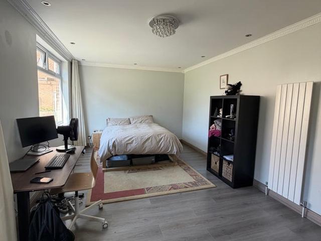 Room at Camden Road, Greater London