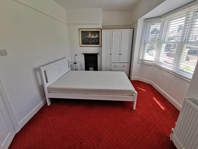 Room at Campbell Road, Oxford