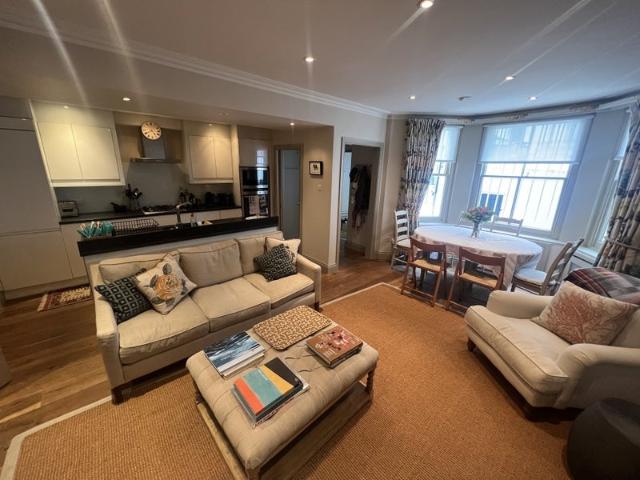 Room at Campden Hill Gardens, Greater London