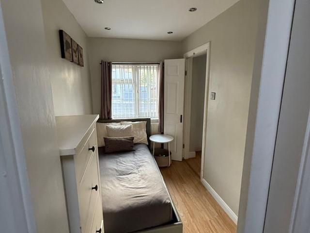 Room at Campion Road, Greater London