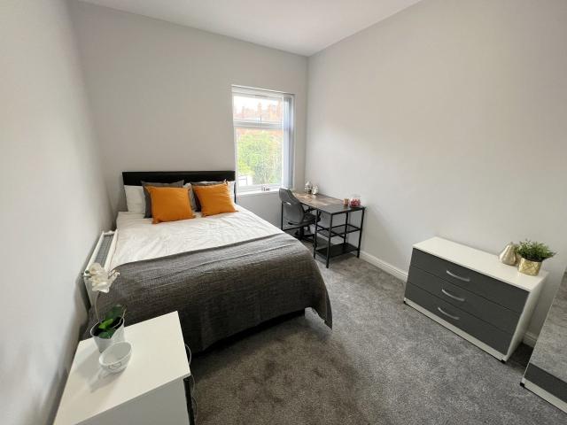 Room at Cannon Hill Road, Birmingham