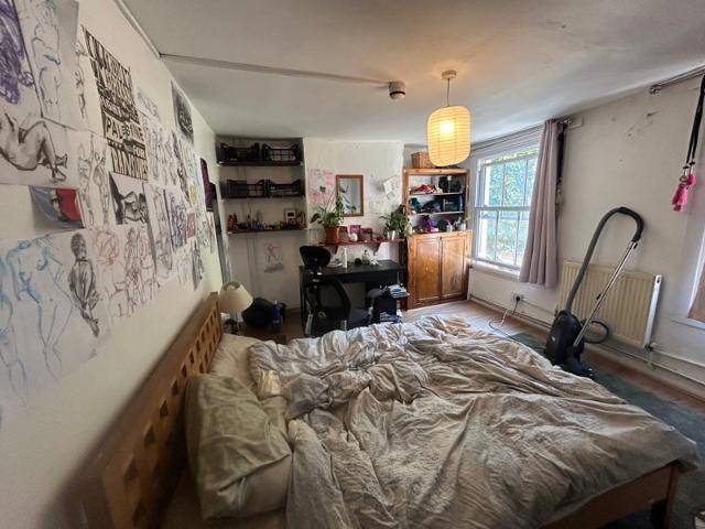 Room at Cannon Street Road, Greater London