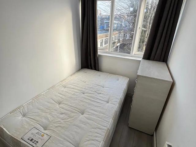 Room at Cannon Street Road, Greater London