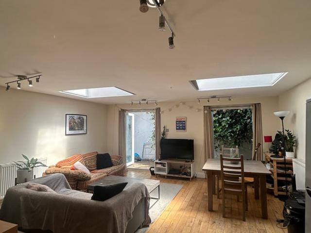 Room at Cannon Street Road, Greater London