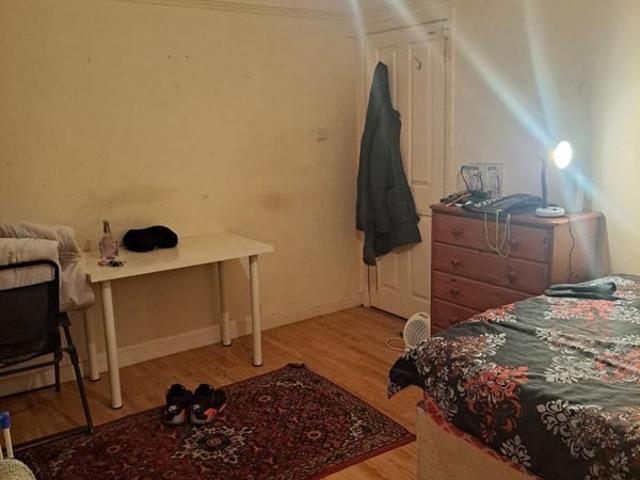 Room at Canada Road, Greater London