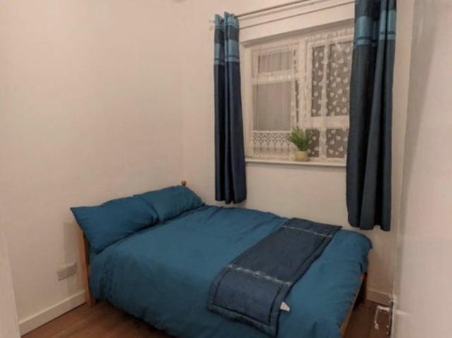 Room at Canadian Avenue, Greater London
