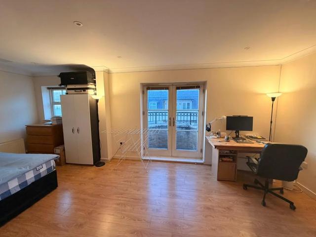 Room at Canal Boulevard, Greater London