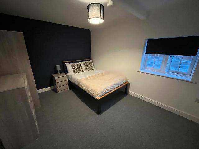 Room at Canal Road, Bassetlaw