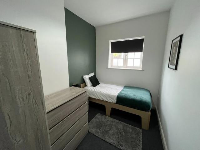 Room at Canal Road, Bassetlaw