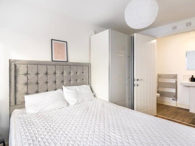 Room at Canberra Street, Manchester