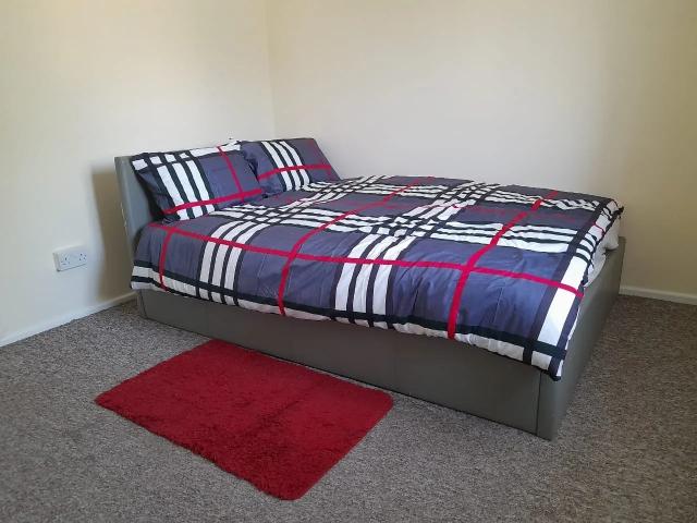 Room at Canberra Square, Tilbury