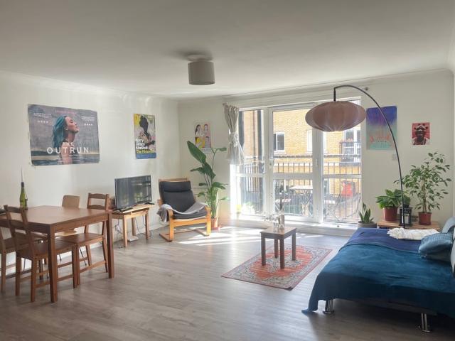 Room at Candle Street, Greater London
