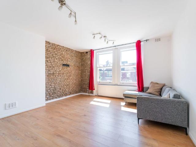 Room at Canfield Gardens, Greater London