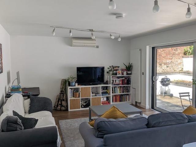 Room at Canfield Gardens, Greater London