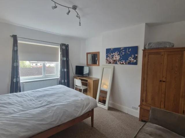Room at Canford Lane, Bristol