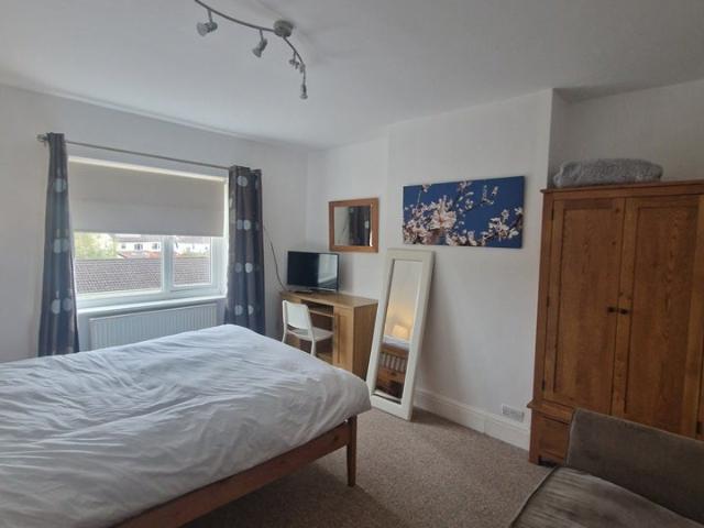 Room at Canford Lane, Bristol