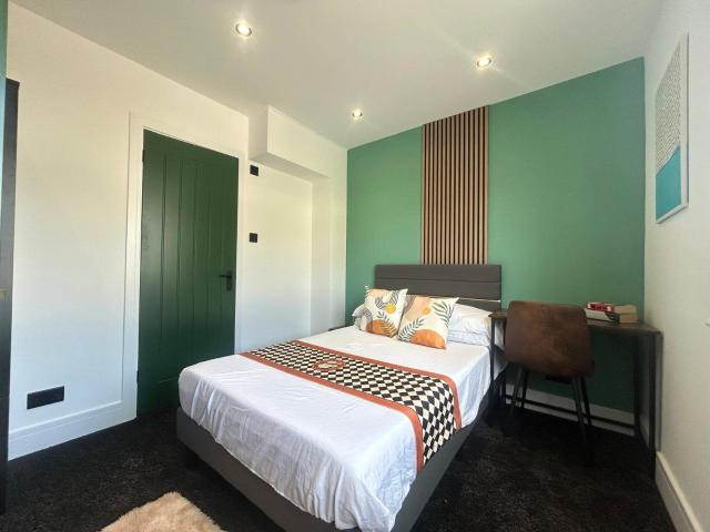 Room at Canterbury Road, Guildford