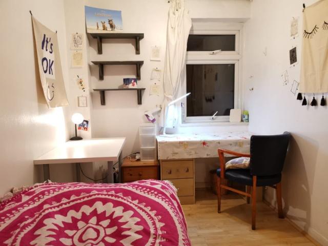 Room at Canton Street, Greater London