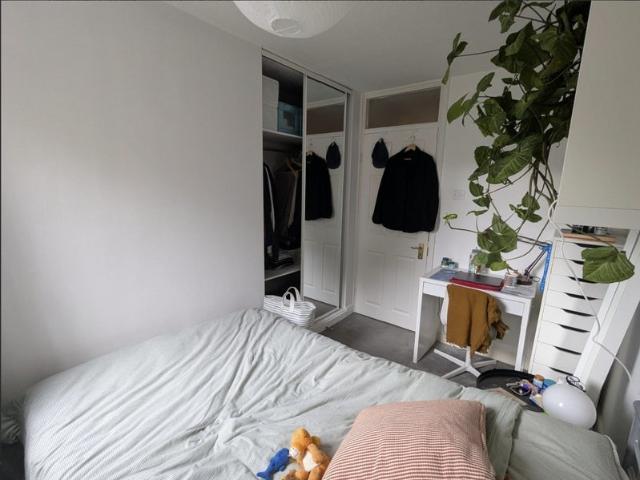 Room at Canton Street, Greater London