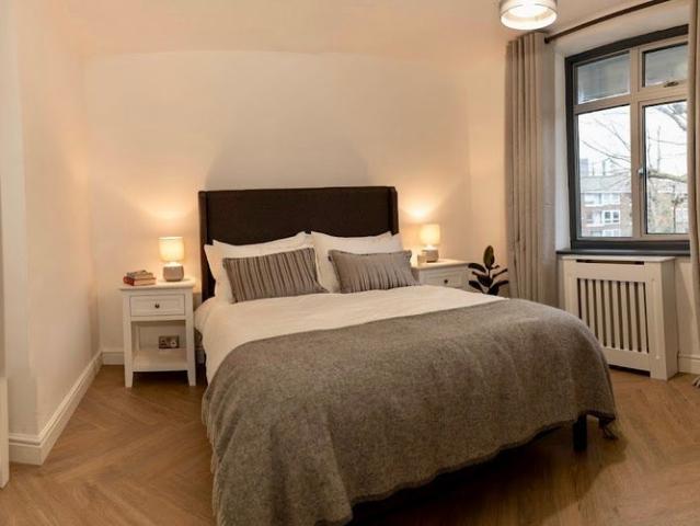 Room at Canton Street, Greater London
