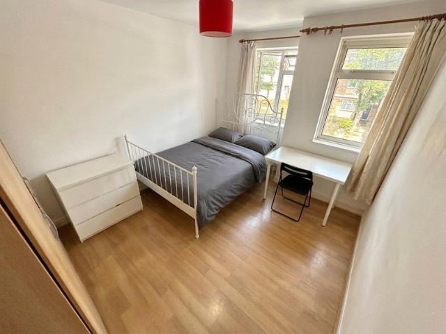 Room at Canton Street, Greater London