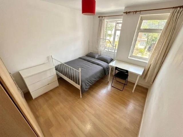Room at Canton Street, Greater London
