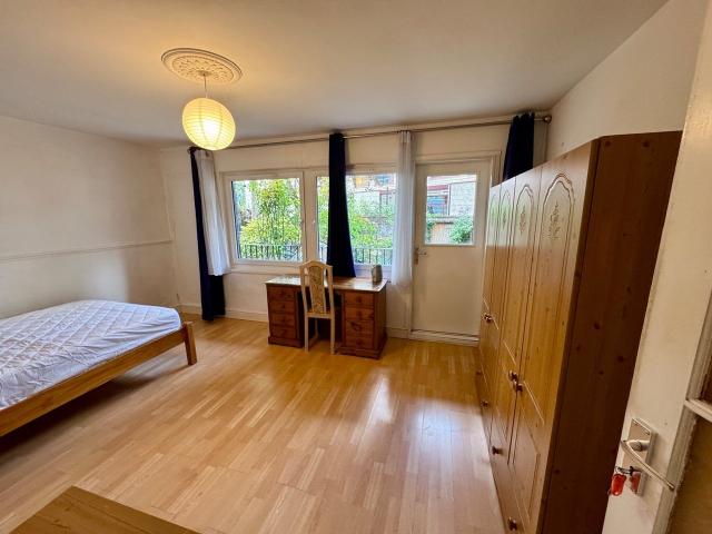 Room at Canute Gardens, Greater London