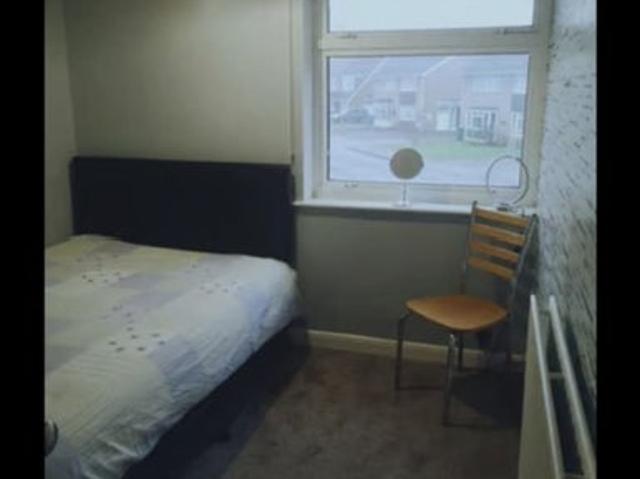 Room at Canvey Close, Crawley
