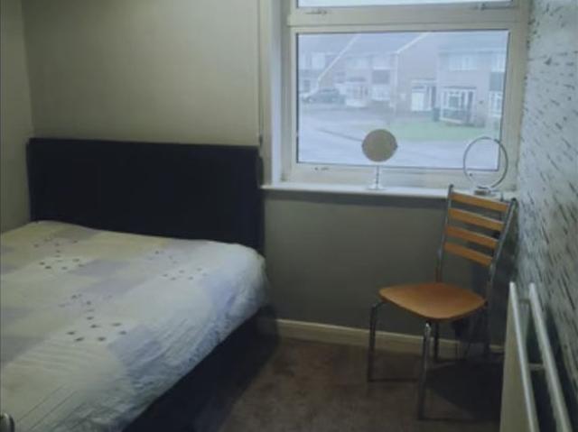 Room at Canvey Close, Crawley