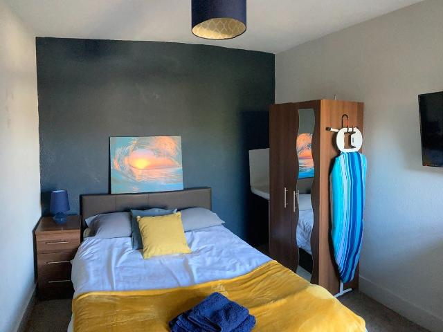 Room at Cassio Road, Watford