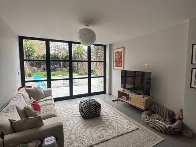 Room at Cassland Road, Greater London