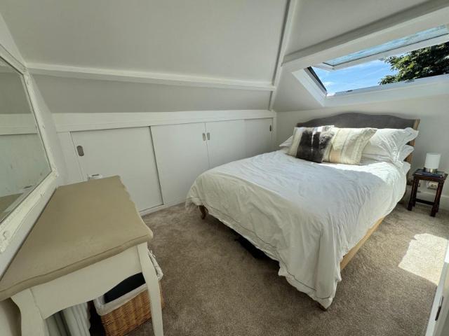 Room at Castelnau, Greater London