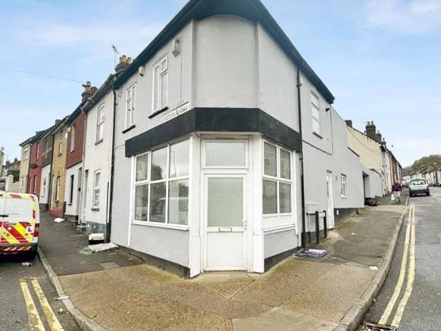 Room at Castle Road, Chatham